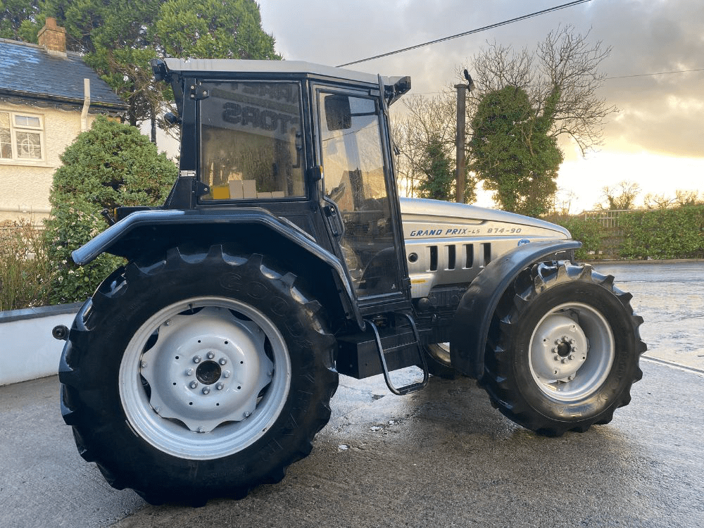 NOW SOLD LAMBORGHINI GRAND PRIX 874/90 LS - JB Barrett Tractors